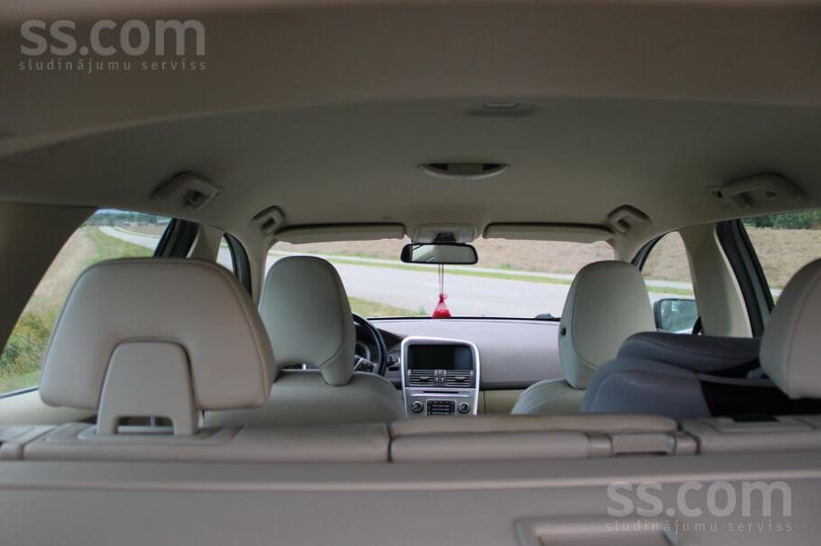 White Volvo XC60 2011 in Riga, with an engine capacity of 2.00 L and mileage of 207 thousand km for 10250 €, photo 12 on AUTOMOTO.COM.LV