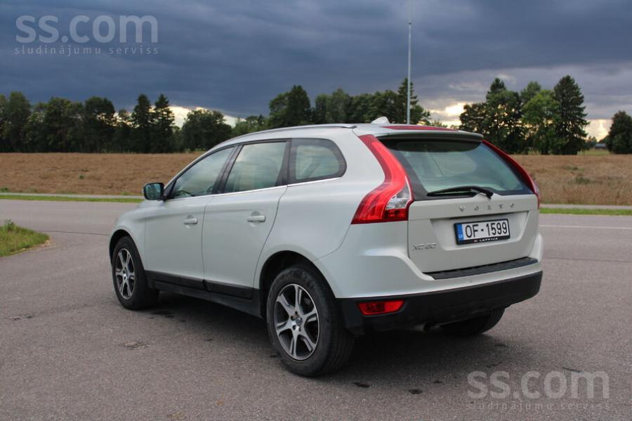 White Volvo XC60 2011 in Riga, with an engine capacity of 2.00 L and mileage of 207 thousand km for 10250 €, photo 14 on AUTOMOTO.COM.LV
