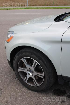 White Volvo XC60 2011 in Riga, with an engine capacity of 2.00 L and mileage of 207 thousand km for 10250 €, photo 15 on AUTOMOTO.COM.LV