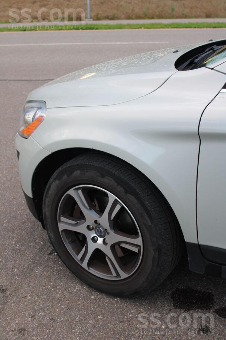 White Volvo XC60 2011 in Riga, with an engine capacity of 2.00 L and mileage of 207 thousand km for 10250 €, photo 15 on AUTOMOTO.COM.LV