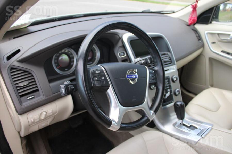 White Volvo XC60 2011 in Riga, with an engine capacity of 2.00 L and mileage of 207 thousand km for 10250 €, photo 16 on AUTOMOTO.COM.LV