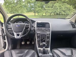 White Volvo XC60 2011 in Pasvalys, with an engine capacity of 1.98 L and mileage of 360 thousand km for 6650 €, photo 8 on AUTOMOTO.COM.LV