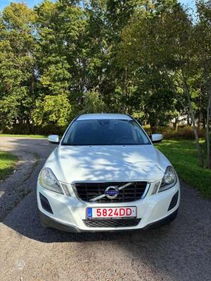 Balts Volvo XC60 2011 Panevēža, ar dzinēja tilpumu 1.98 L un nobraukumu 298 tūkst. km par 6300 €, foto  vietnē AUTOMOTO.COM.LV