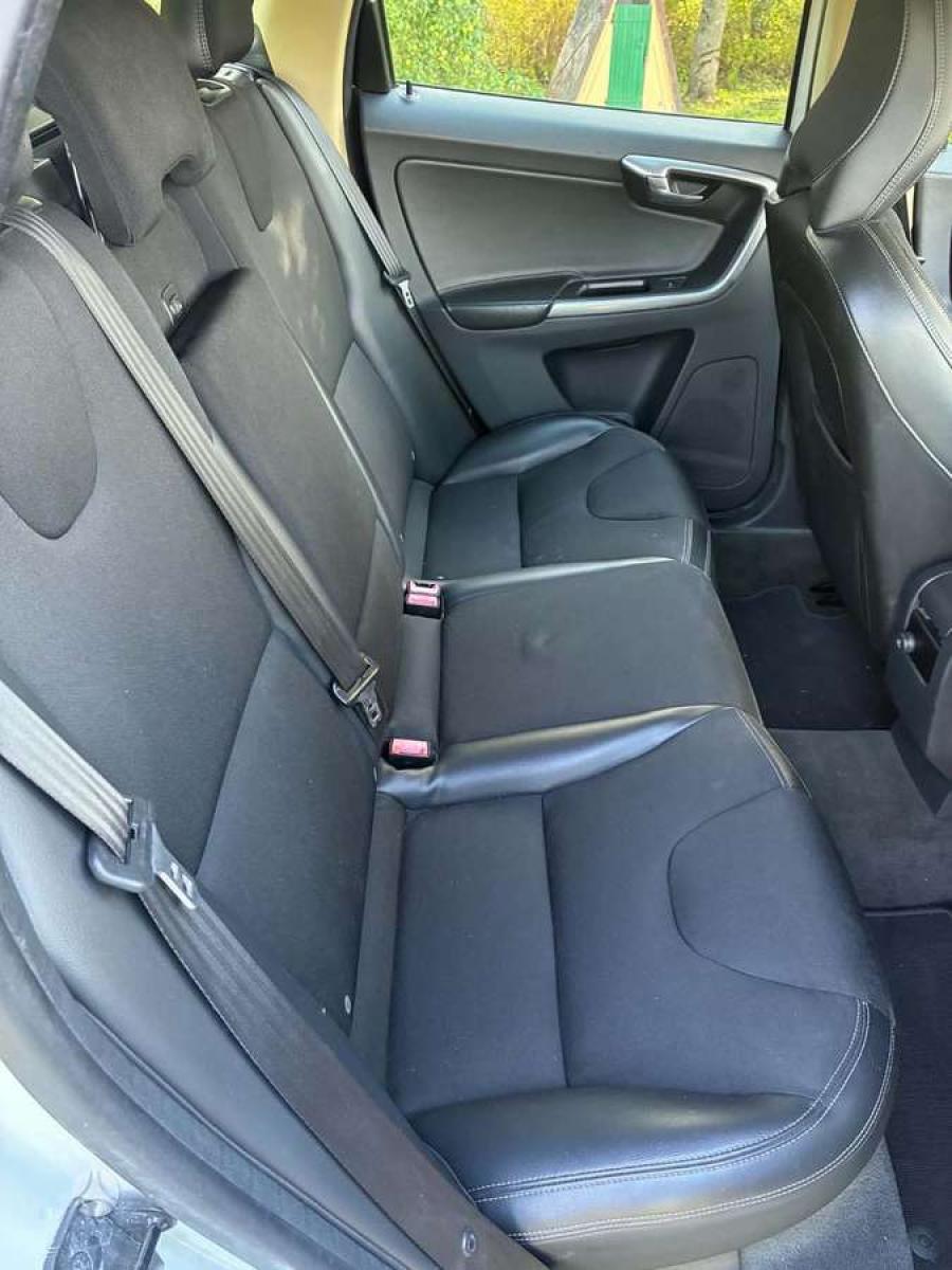 Balts Volvo XC60 2011 Panevēža, ar dzinēja tilpumu 1.98 L un nobraukumu 298 tūkst. km par 6300 €, foto 12 vietnē AUTOMOTO.COM.LV