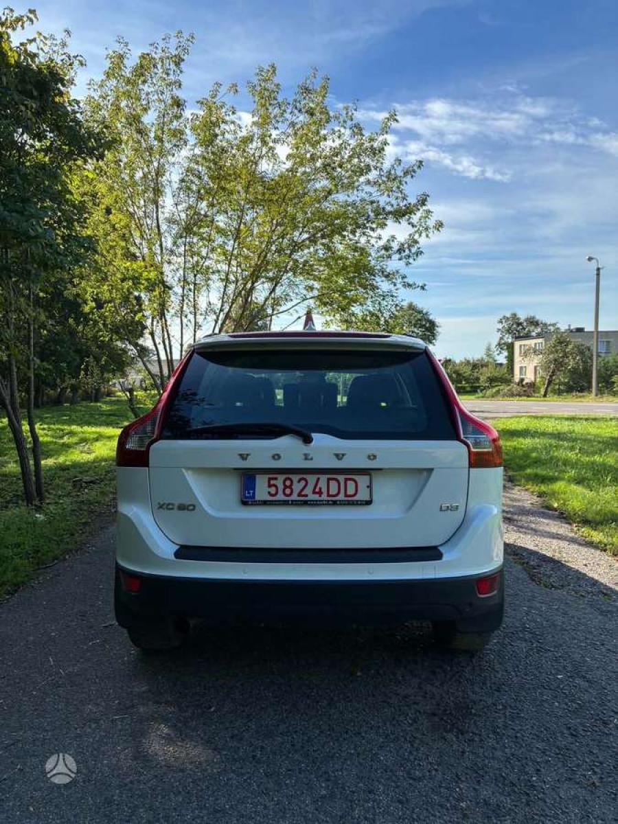Balts Volvo XC60 2011 Panevēža, ar dzinēja tilpumu 1.98 L un nobraukumu 298 tūkst. km par 6300 €, foto 17 vietnē AUTOMOTO.COM.LV
