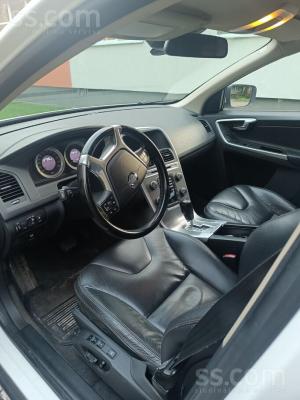 Balts Volvo XC60 2011 Rīga, ar dzinēja tilpumu 2.40 L un nobraukumu 315 tūkst. km par 8500 €, foto 4 vietnē AUTOMOTO.COM.LV
