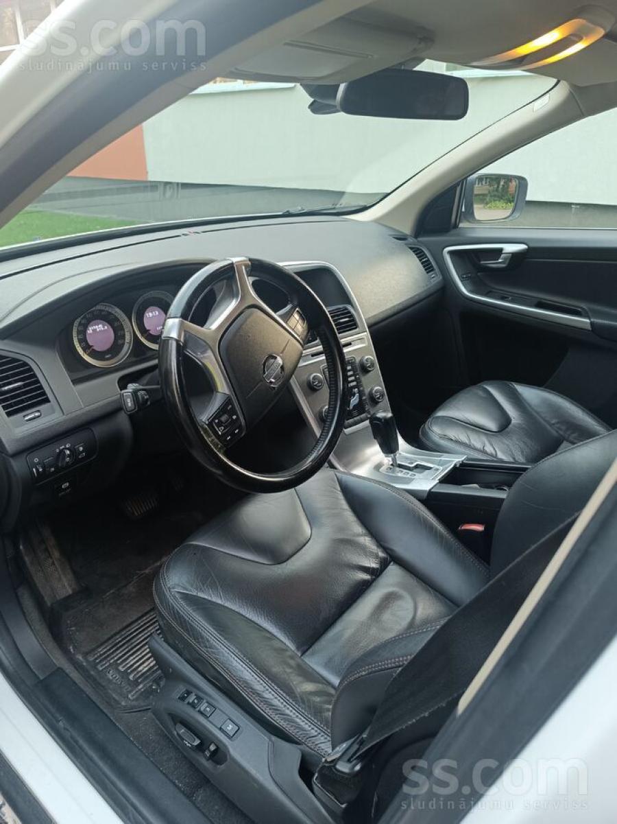 Balts Volvo XC60 2011 Rīga, ar dzinēja tilpumu 2.40 L un nobraukumu 315 tūkst. km par 8500 €, foto 4 vietnē AUTOMOTO.COM.LV