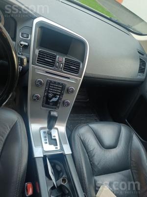 Balts Volvo XC60 2011 Rīga, ar dzinēja tilpumu 2.40 L un nobraukumu 315 tūkst. km par 8500 €, foto 7 vietnē AUTOMOTO.COM.LV