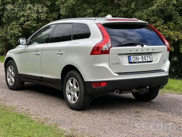 White Volvo XC60 2011 in Talsi, with an engine capacity of 2.40 L and mileage of 243 thousand km for 10470 €, photo 3 on AUTOMOTO.COM.LV
