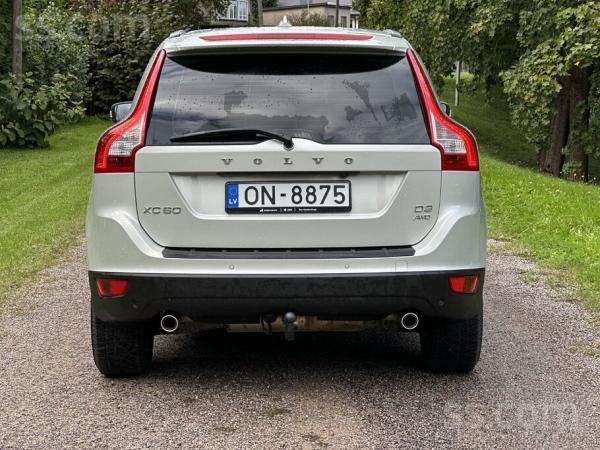 White Volvo XC60 2011 in Talsi, with an engine capacity of 2.40 L and mileage of 243 thousand km for 10470 €, photo 4 on AUTOMOTO.COM.LV