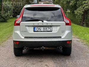 White Volvo XC60 2011 in Talsi, with an engine capacity of 2.40 L and mileage of 243 thousand km for 10470 €, photo 4 on AUTOMOTO.COM.LV