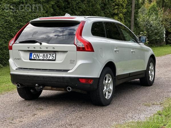 White Volvo XC60 2011 in Talsi, with an engine capacity of 2.40 L and mileage of 243 thousand km for 10470 €, photo 5 on AUTOMOTO.COM.LV