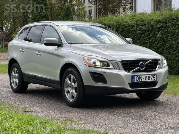 White Volvo XC60 2011 in Talsi, with an engine capacity of 2.40 L and mileage of 243 thousand km for 10470 €, photo 6 on AUTOMOTO.COM.LV