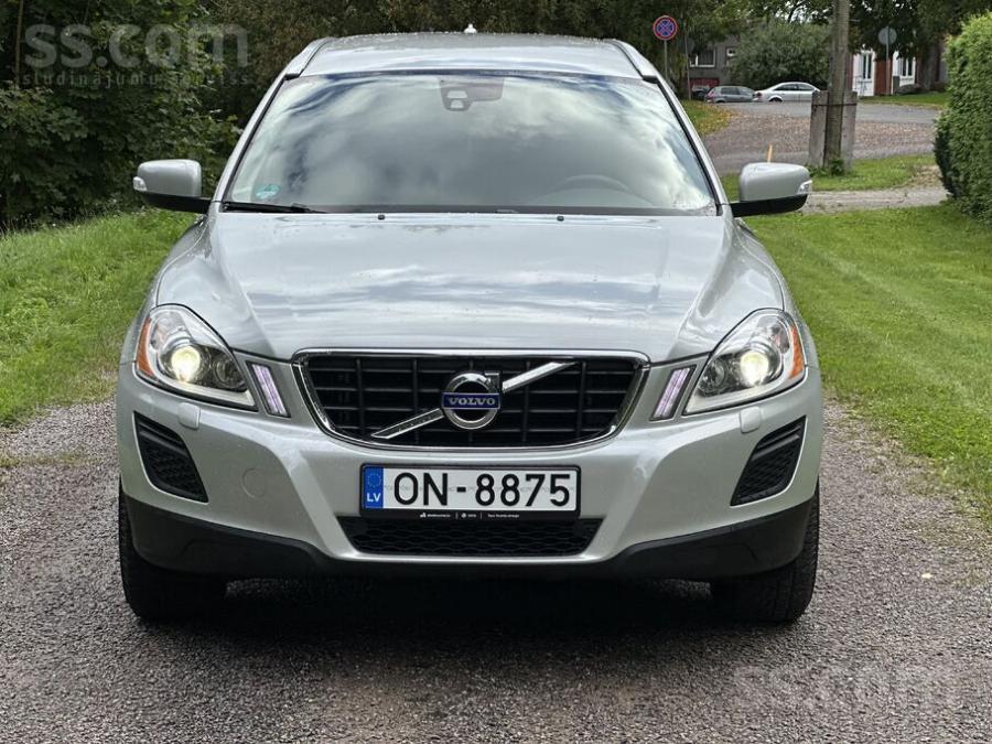 White Volvo XC60 2011 in Talsi, with an engine capacity of 2.40 L and mileage of 243 thousand km for 10470 €, photo 7 on AUTOMOTO.COM.LV