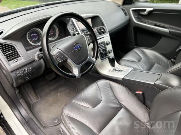 White Volvo XC60 2011 in Talsi, with an engine capacity of 2.40 L and mileage of 243 thousand km for 10470 €, photo 10 on AUTOMOTO.COM.LV