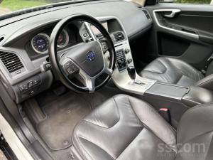 White Volvo XC60 2011 in Talsi, with an engine capacity of 2.40 L and mileage of 243 thousand km for 10470 €, photo 10 on AUTOMOTO.COM.LV