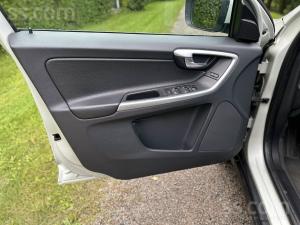 White Volvo XC60 2011 in Talsi, with an engine capacity of 2.40 L and mileage of 243 thousand km for 10470 €, photo 11 on AUTOMOTO.COM.LV