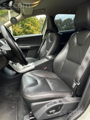 White Volvo XC60 2011 in Talsi, with an engine capacity of 2.40 L and mileage of 243 thousand km for 10470 €, photo 12 on AUTOMOTO.COM.LV