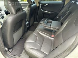 White Volvo XC60 2011 in Talsi, with an engine capacity of 2.40 L and mileage of 243 thousand km for 10470 €, photo 13 on AUTOMOTO.COM.LV