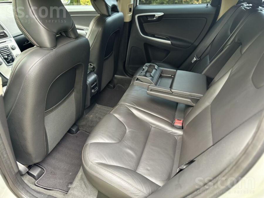 White Volvo XC60 2011 in Talsi, with an engine capacity of 2.40 L and mileage of 243 thousand km for 10470 €, photo 13 on AUTOMOTO.COM.LV