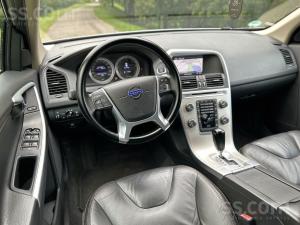 White Volvo XC60 2011 in Talsi, with an engine capacity of 2.40 L and mileage of 243 thousand km for 10470 €, photo 15 on AUTOMOTO.COM.LV