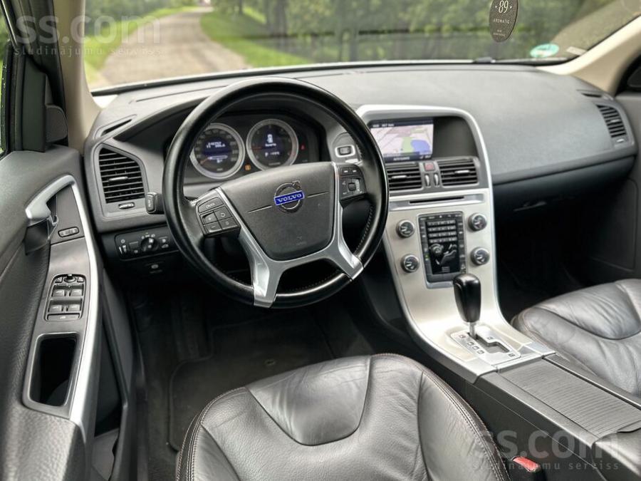 White Volvo XC60 2011 in Talsi, with an engine capacity of 2.40 L and mileage of 243 thousand km for 10470 €, photo 15 on AUTOMOTO.COM.LV