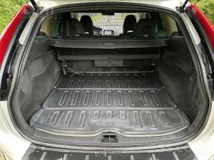 White Volvo XC60 2011 in Talsi, with an engine capacity of 2.40 L and mileage of 243 thousand km for 10470 €, photo 19 on AUTOMOTO.COM.LV