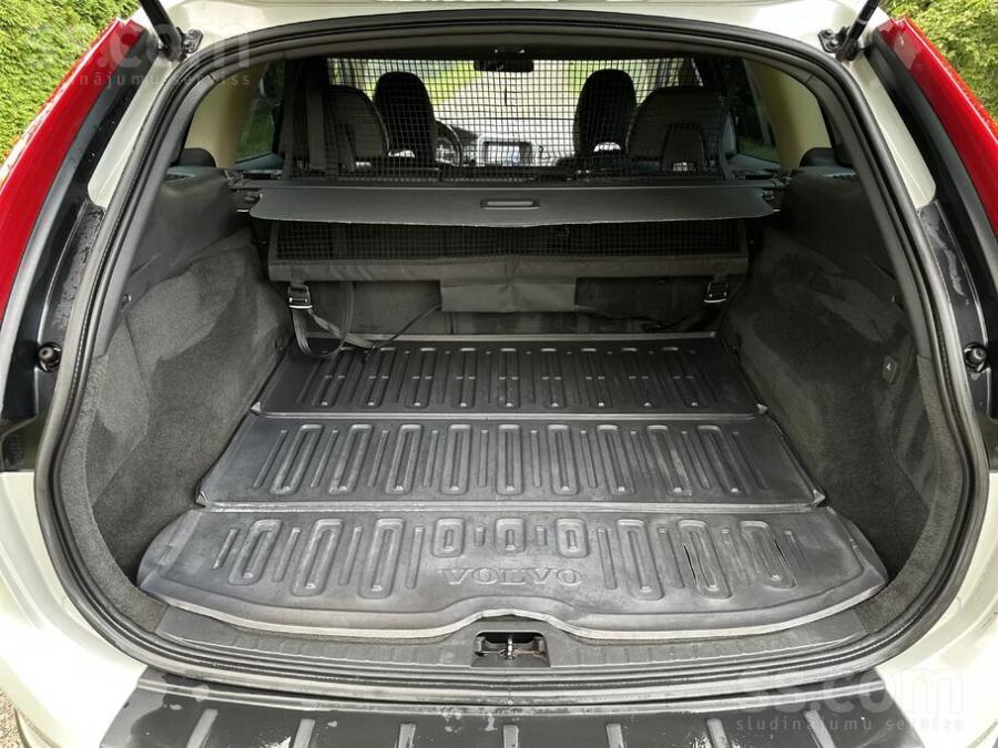 White Volvo XC60 2011 in Talsi, with an engine capacity of 2.40 L and mileage of 243 thousand km for 10470 €, photo 19 on AUTOMOTO.COM.LV