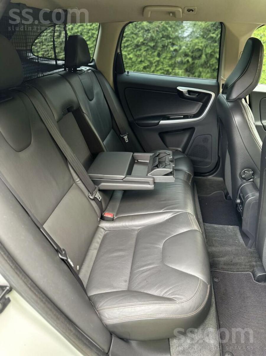 White Volvo XC60 2011 in Talsi, with an engine capacity of 2.40 L and mileage of 243 thousand km for 10470 €, photo 23 on AUTOMOTO.COM.LV