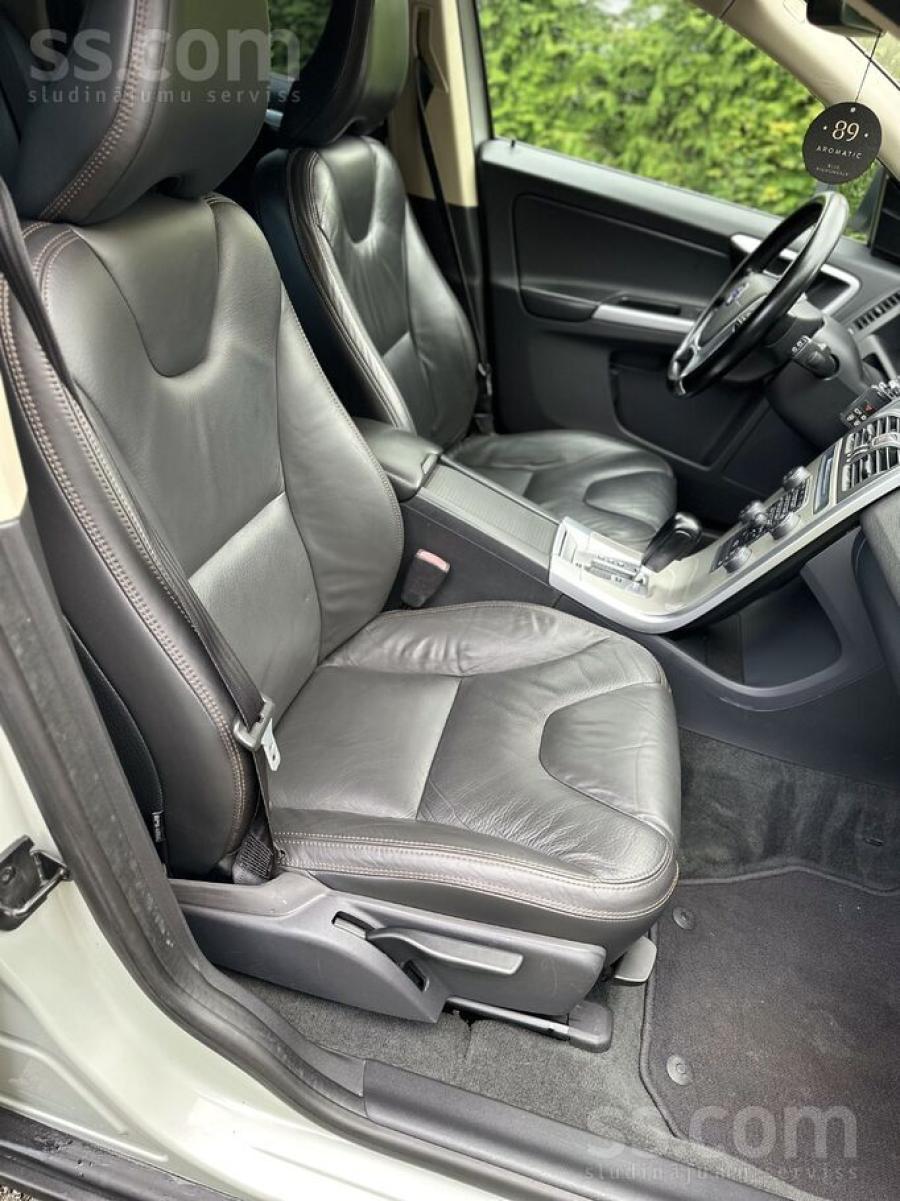 White Volvo XC60 2011 in Talsi, with an engine capacity of 2.40 L and mileage of 243 thousand km for 10470 €, photo 25 on AUTOMOTO.COM.LV
