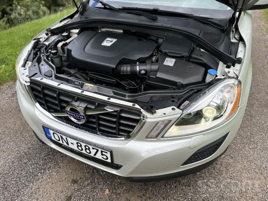 White Volvo XC60 2011 in Talsi, with an engine capacity of 2.40 L and mileage of 243 thousand km for 10470 €, photo 26 on AUTOMOTO.COM.LV