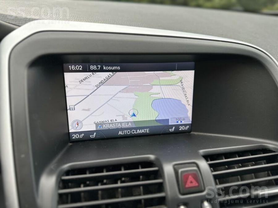 White Volvo XC60 2011 in Talsi, with an engine capacity of 2.40 L and mileage of 243 thousand km for 10470 €, photo 30 on AUTOMOTO.COM.LV