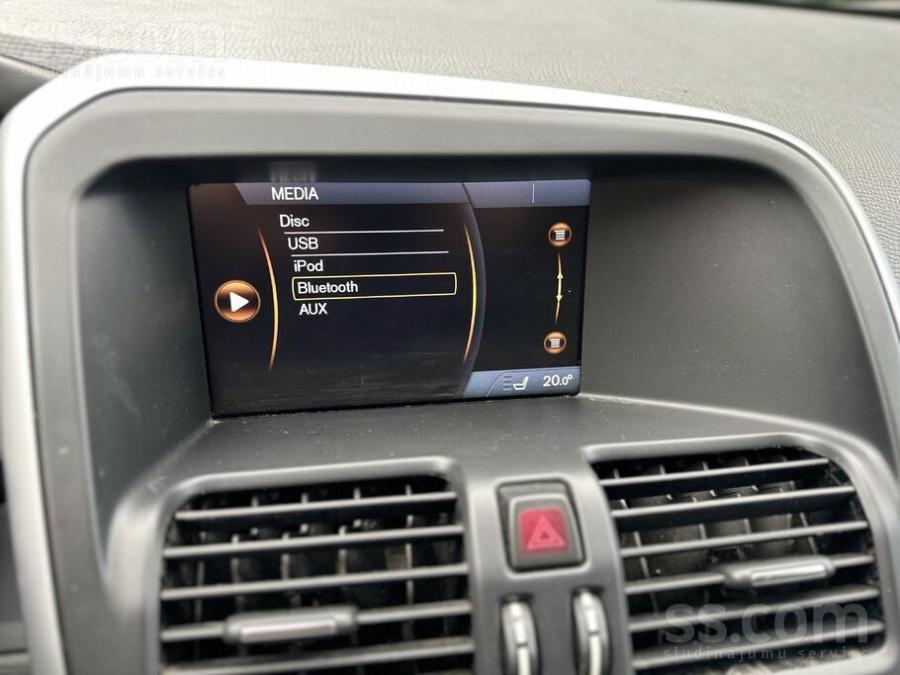 White Volvo XC60 2011 in Talsi, with an engine capacity of 2.40 L and mileage of 243 thousand km for 10470 €, photo 32 on AUTOMOTO.COM.LV