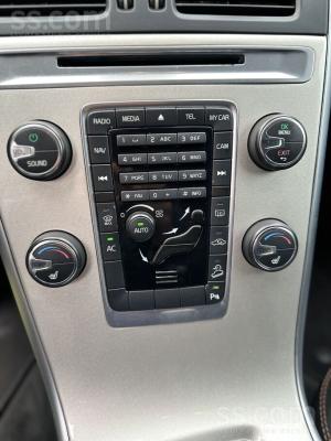White Volvo XC60 2011 in Talsi, with an engine capacity of 2.40 L and mileage of 243 thousand km for 10470 €, photo 33 on AUTOMOTO.COM.LV