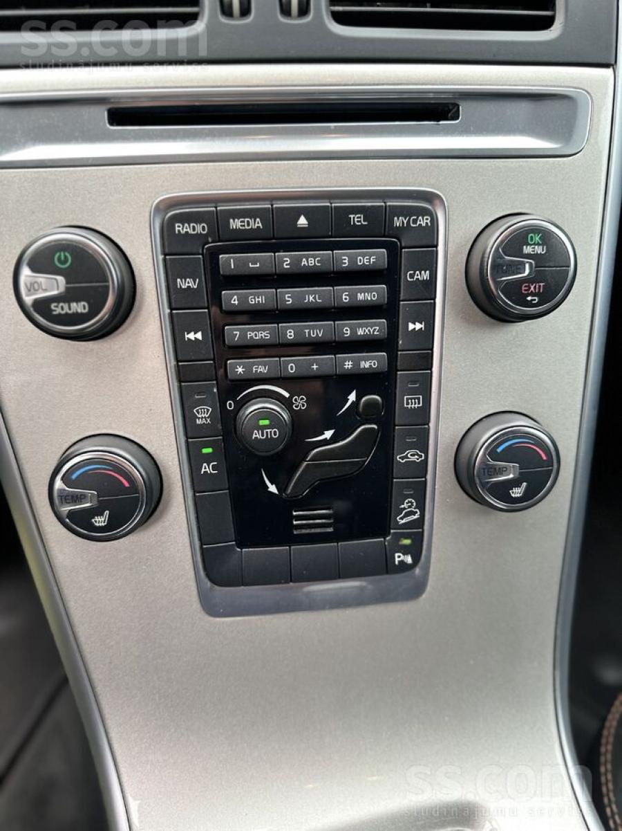 White Volvo XC60 2011 in Talsi, with an engine capacity of 2.40 L and mileage of 243 thousand km for 10470 €, photo 33 on AUTOMOTO.COM.LV