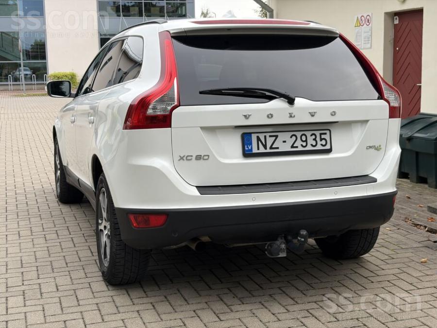 Balts Volvo XC60 2011 Jelgava, ar dzinēja tilpumu 2.00 L un nobraukumu 229 tūkst. km par 7950 €, foto 5 vietnē AUTOMOTO.COM.LV