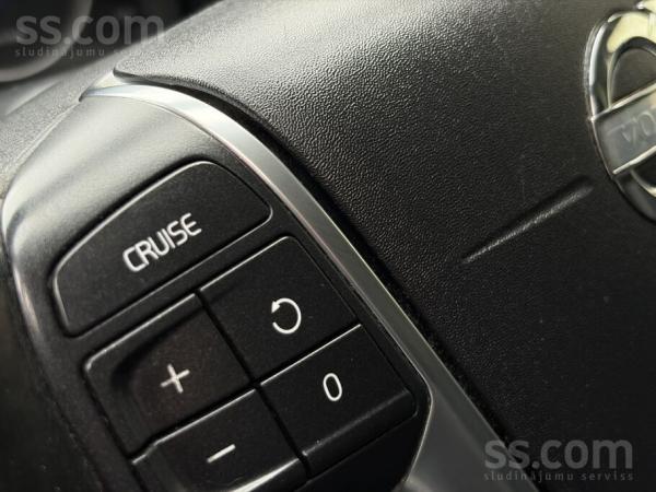 Balts Volvo XC60 2011 Jelgava, ar dzinēja tilpumu 2.00 L un nobraukumu 229 tūkst. km par 7950 €, foto 10 vietnē AUTOMOTO.COM.LV