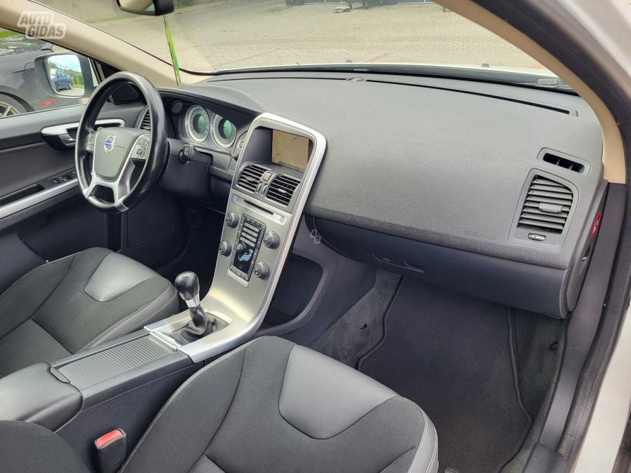 Balts Volvo XC60 2011 Šauļi, ar dzinēja tilpumu 2.00 L un nobraukumu 340 tūkst. km par 4850 €, foto 23 vietnē AUTOMOTO.COM.LV