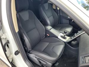 Balts Volvo XC60 2011 Šauļi, ar dzinēja tilpumu 2.00 L un nobraukumu 340 tūkst. km par 4850 €, foto 24 vietnē AUTOMOTO.COM.LV
