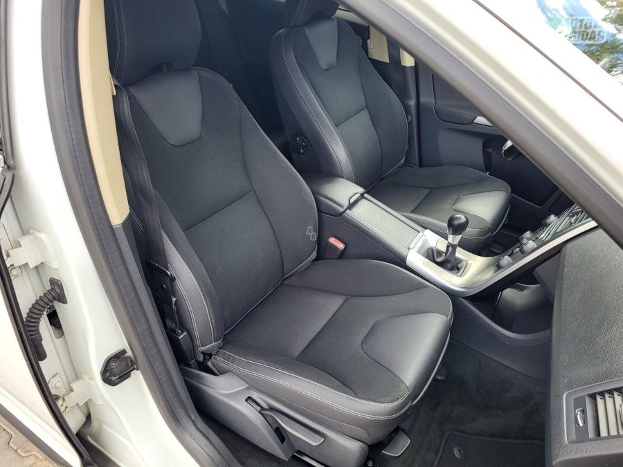 Balts Volvo XC60 2011 Šauļi, ar dzinēja tilpumu 2.00 L un nobraukumu 340 tūkst. km par 4850 €, foto 24 vietnē AUTOMOTO.COM.LV