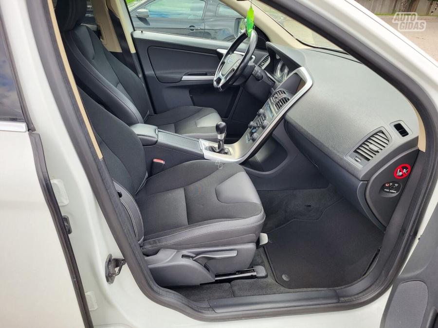 Balts Volvo XC60 2011 Šauļi, ar dzinēja tilpumu 2.00 L un nobraukumu 340 tūkst. km par 4850 €, foto 27 vietnē AUTOMOTO.COM.LV