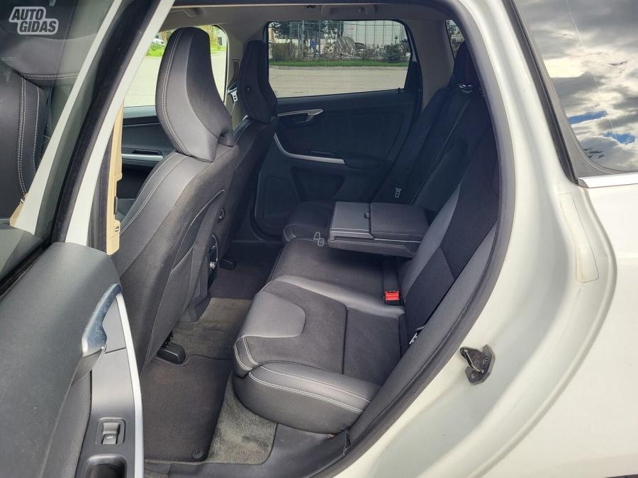 Balts Volvo XC60 2011 Šauļi, ar dzinēja tilpumu 2.00 L un nobraukumu 340 tūkst. km par 4850 €, foto 29 vietnē AUTOMOTO.COM.LV