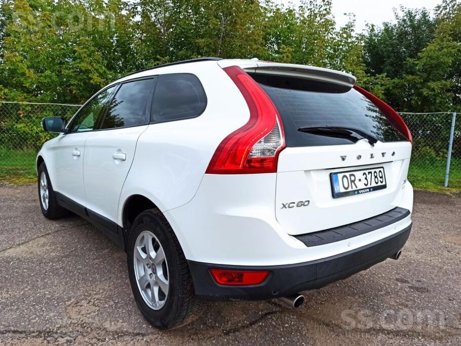 White Volvo XC60 2011 in Daugavpils, with an engine capacity of 2.40 L and mileage of 0 thousand km for 8800 €, photo 8 on AUTOMOTO.COM.LV