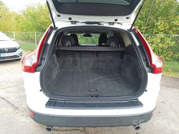 Balts Volvo XC60 2011 Daugavpils, ar dzinēja tilpumu 2.40 L un nobraukumu 0 tūkst. km par 8800 €, foto 10 vietnē AUTOMOTO.COM.LV
