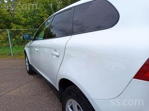 White Volvo XC60 2011 in Daugavpils, with an engine capacity of 2.40 L and mileage of 0 thousand km for 8800 €, photo 12 on AUTOMOTO.COM.LV