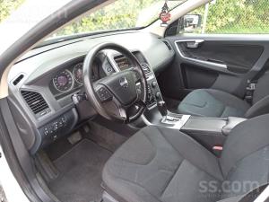 White Volvo XC60 2011 in Daugavpils, with an engine capacity of 2.40 L and mileage of 0 thousand km for 8800 €, photo 16 on AUTOMOTO.COM.LV