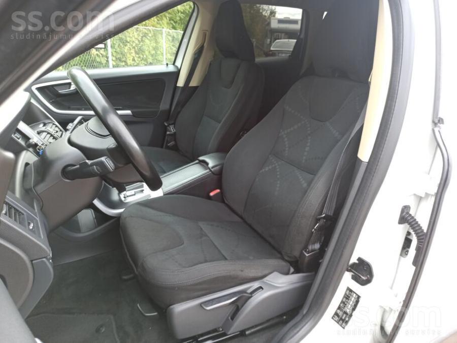 White Volvo XC60 2011 in Daugavpils, with an engine capacity of 2.40 L and mileage of 0 thousand km for 8800 €, photo 17 on AUTOMOTO.COM.LV