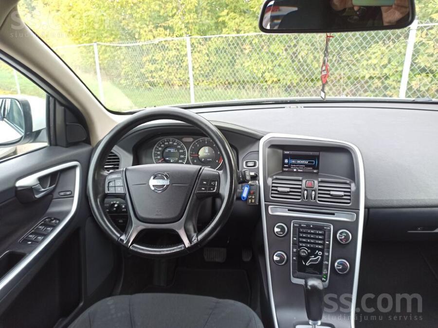 White Volvo XC60 2011 in Daugavpils, with an engine capacity of 2.40 L and mileage of 0 thousand km for 8800 €, photo 22 on AUTOMOTO.COM.LV