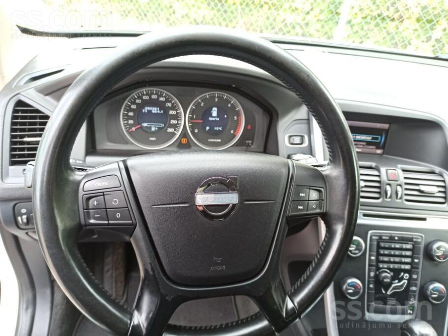 White Volvo XC60 2011 in Daugavpils, with an engine capacity of 2.40 L and mileage of 0 thousand km for 8800 €, photo 23 on AUTOMOTO.COM.LV