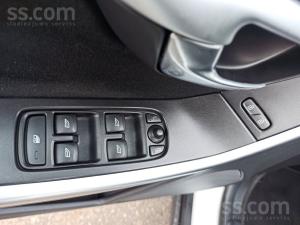 White Volvo XC60 2011 in Daugavpils, with an engine capacity of 2.40 L and mileage of 0 thousand km for 8800 €, photo 25 on AUTOMOTO.COM.LV